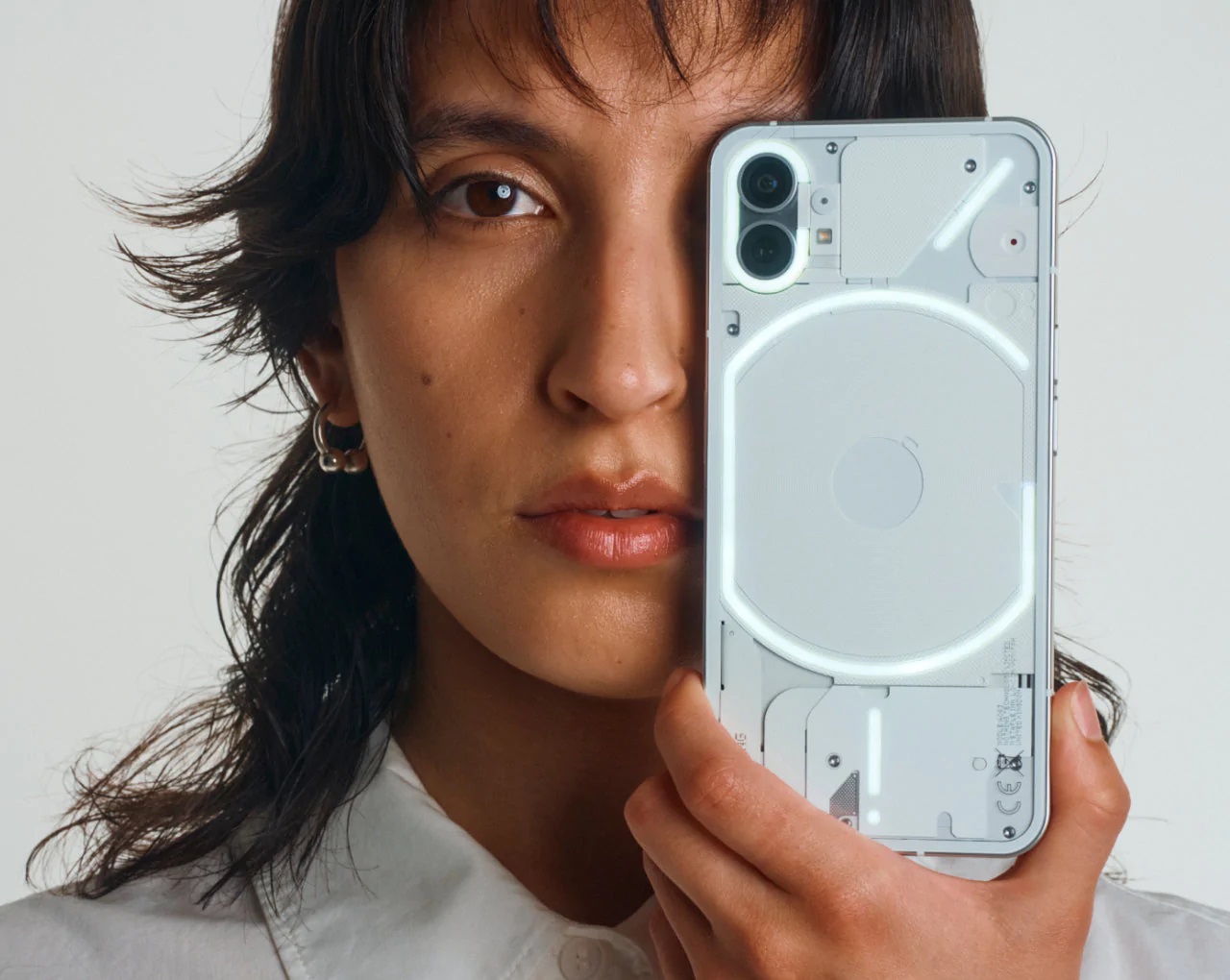 Novi telefon Nothing Phone (1) izpolnil vsa pričakovanja ...