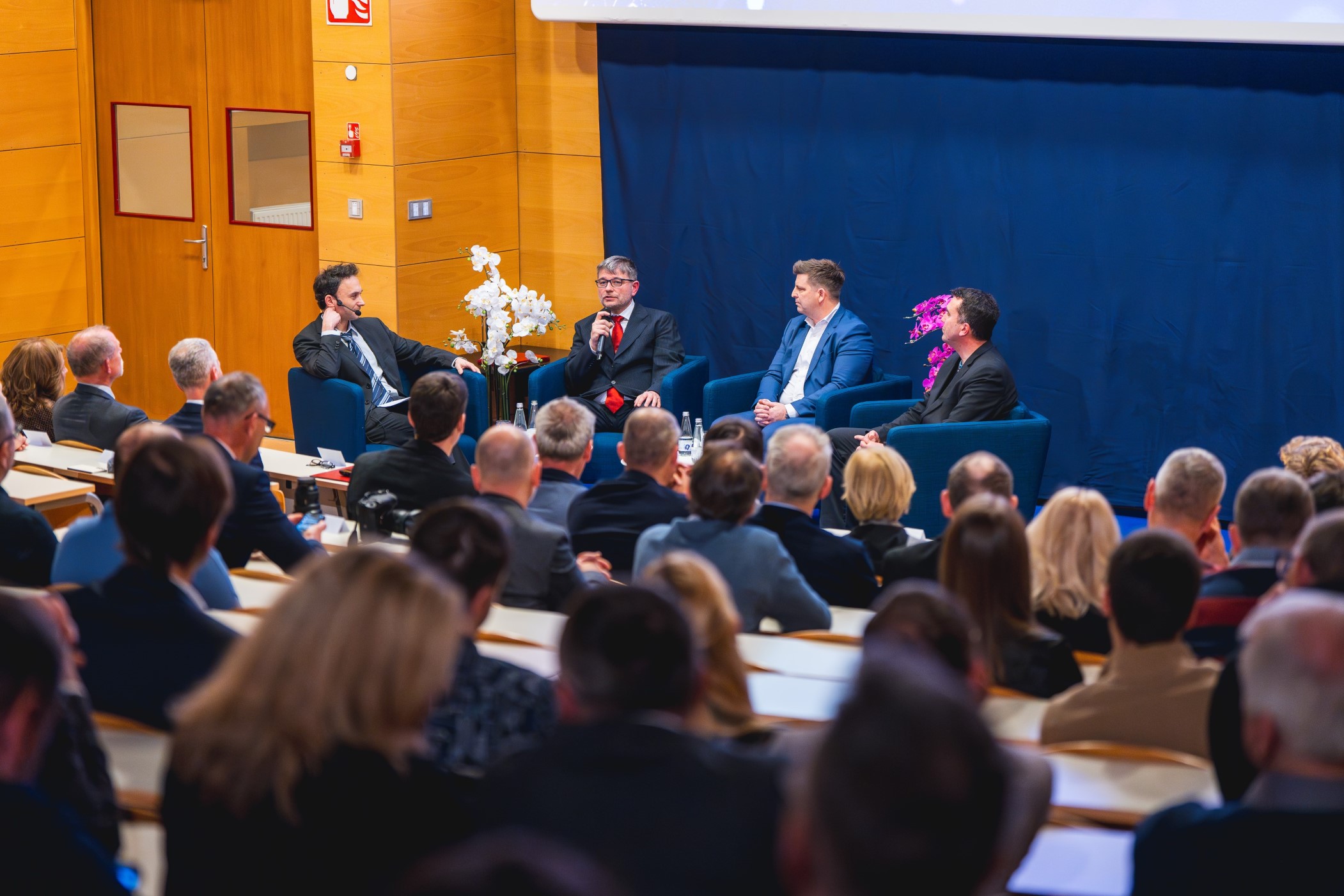 Simfonija Elektrotehnike+ 2025: Povezovanje znanja za bolj varno ...