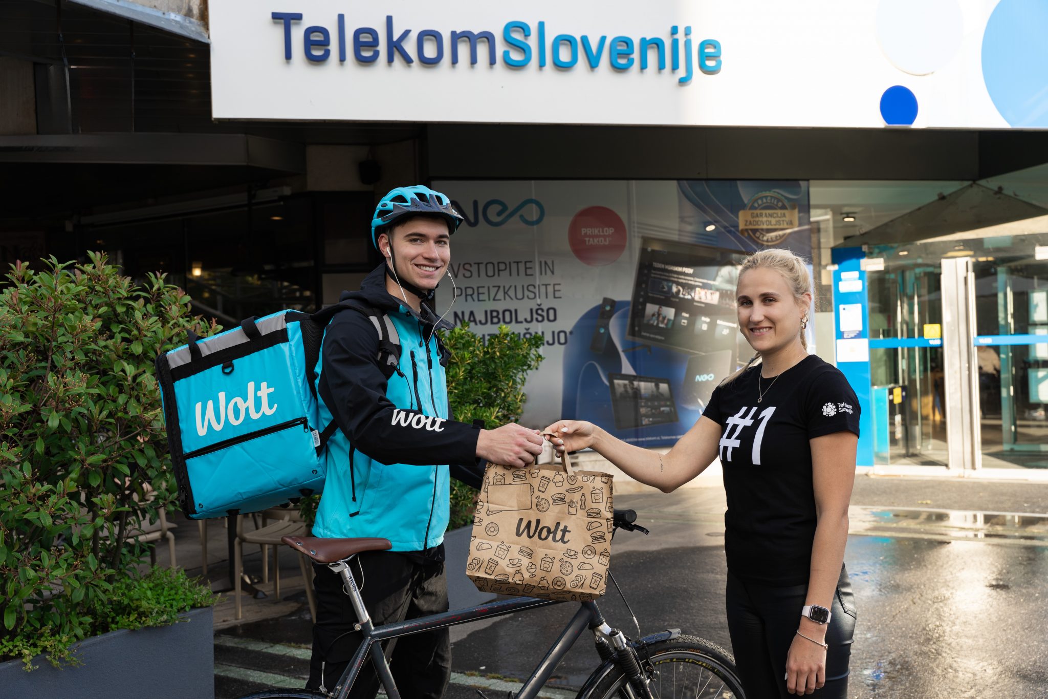 Telekom Slovenije začel predprodajo iPhone 17 – 100 kupcev bo v ...