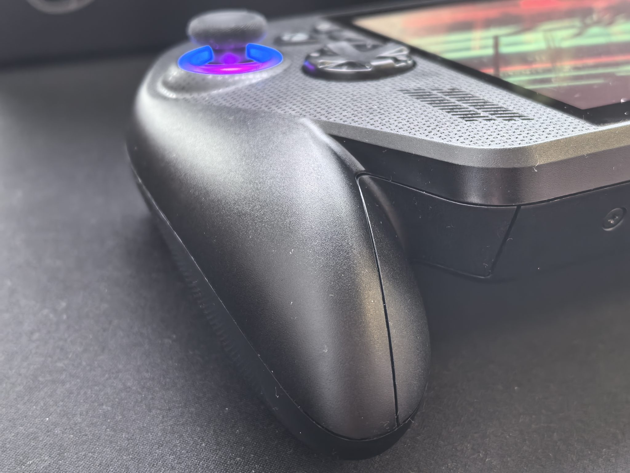 Test ASUS ROG Xbox Ally X – ali je to Xbox ali Windows računalnik ...