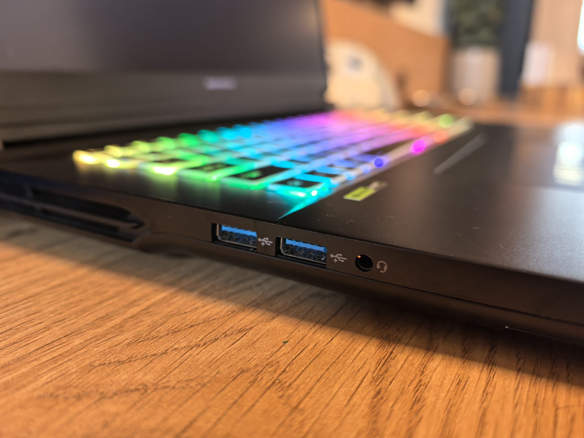 Test Dream Machines RX5080-18EU27 – sanjski ali zgolj zelo dober gaming ...