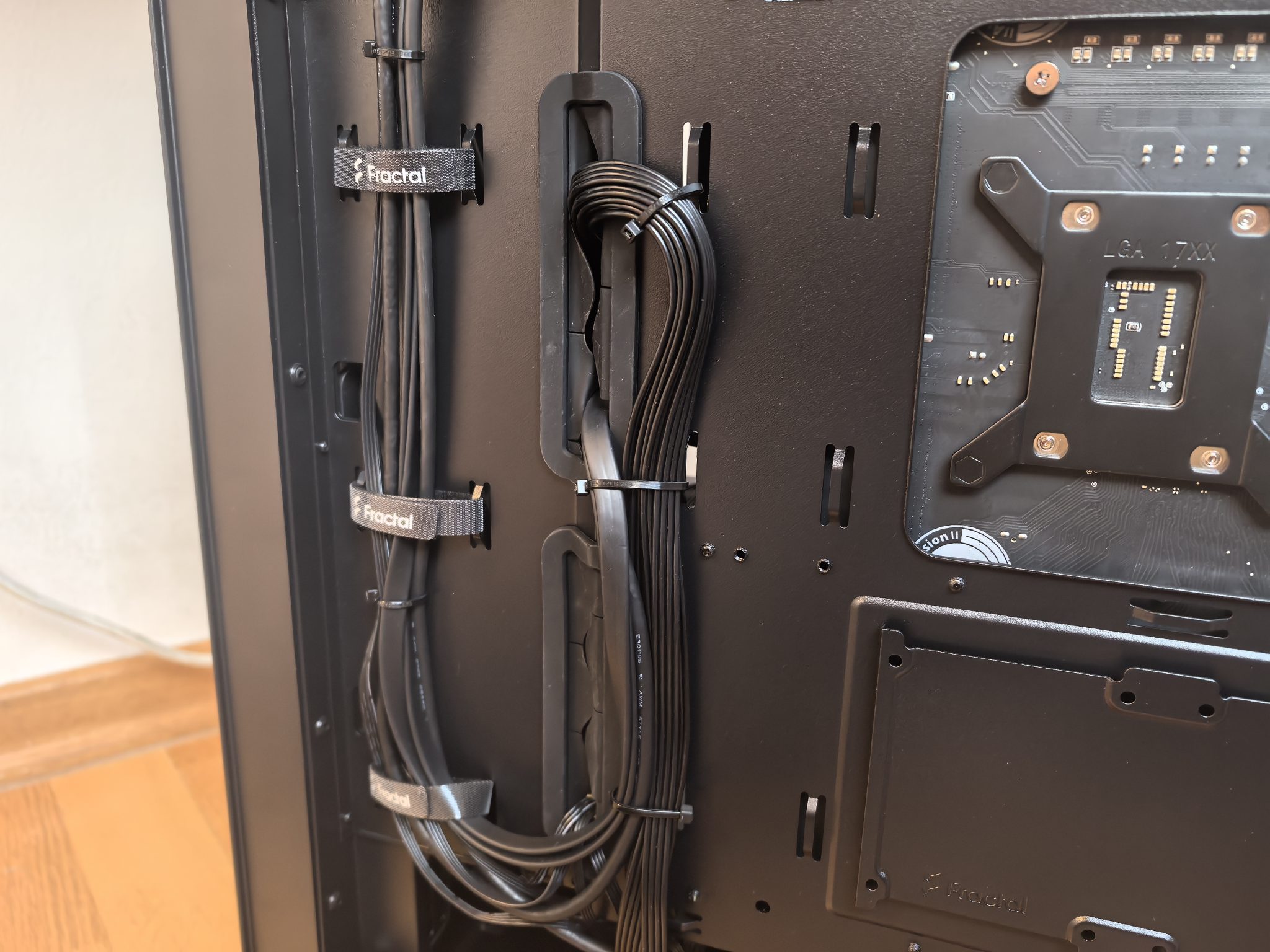 Test Tuxedo Atlas XL – kaj ti bo Windows, če imaš lahko Linux ...